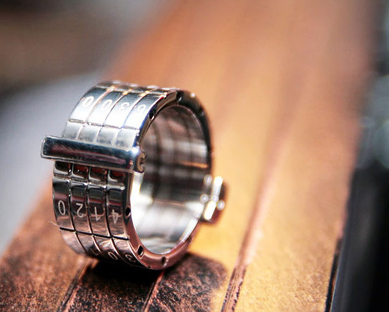 Date Setting Spinner Ring For A Couple